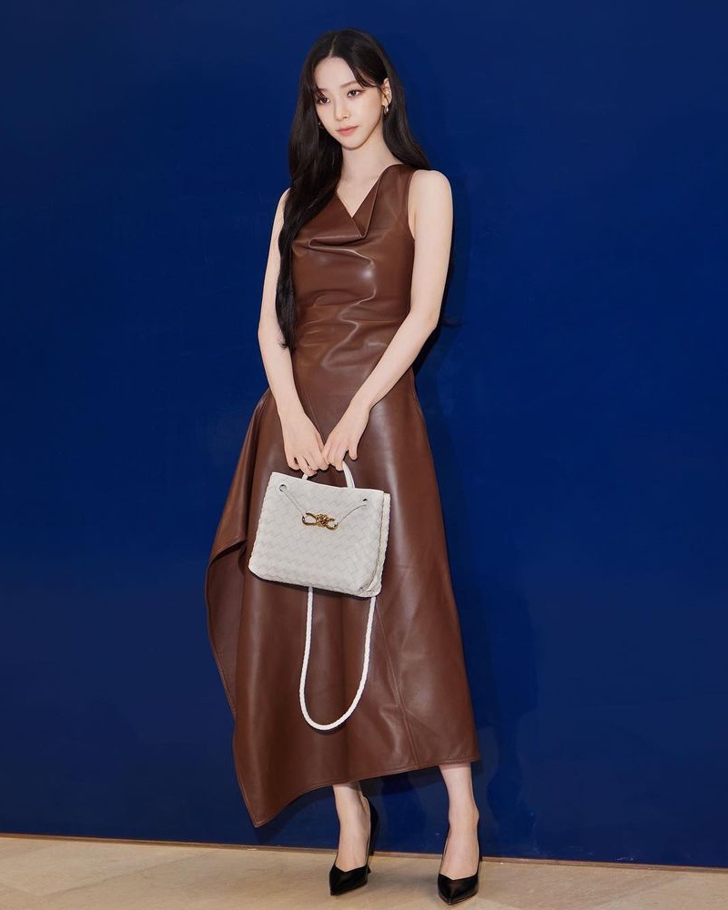 Bottega Veneta如何征服女神心？「Andiamo」大包開賣，窄版編織、繩結設計...小賈妻Hailey Bieber、Aespa隊長都狂愛 | Bella.tw儂儂